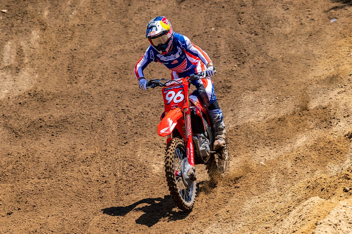 Race leading crash ‘happened so fast’ for Lawrence - MotoOnline.com