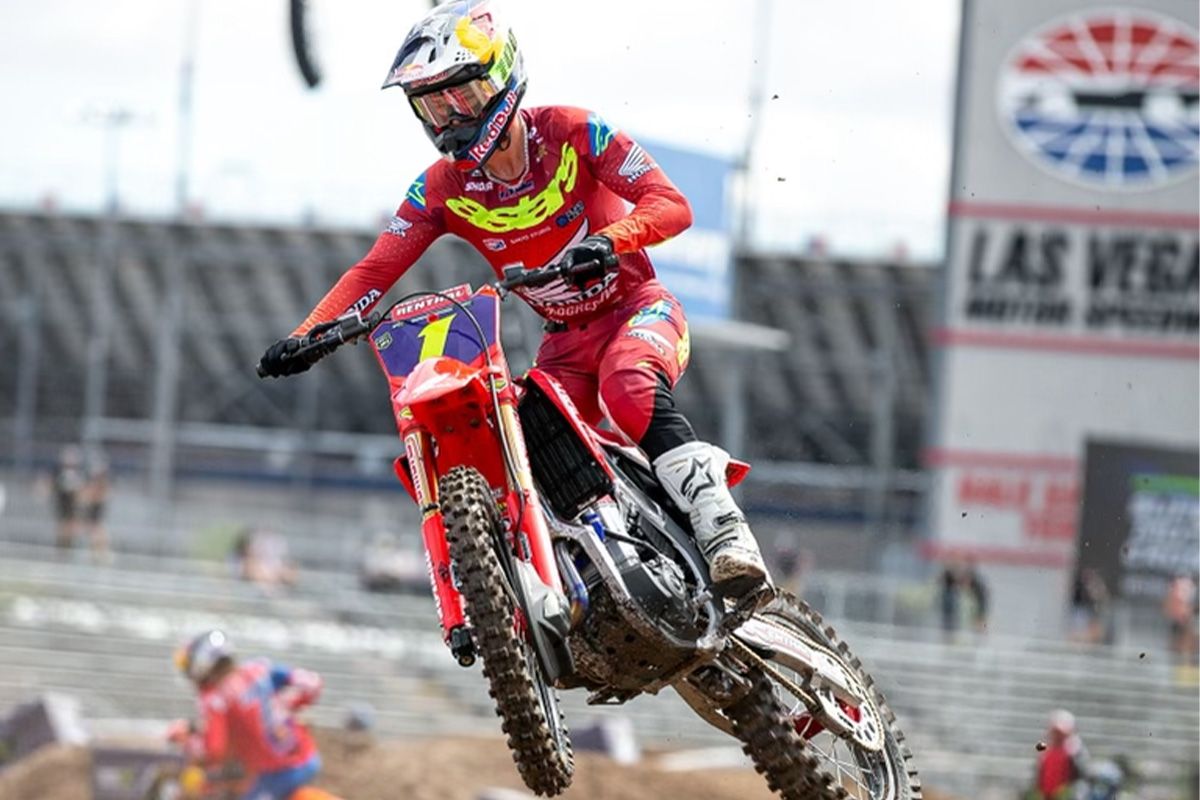 Trackside: 2024 SMX Final Las Vegas - MotoOnline.com